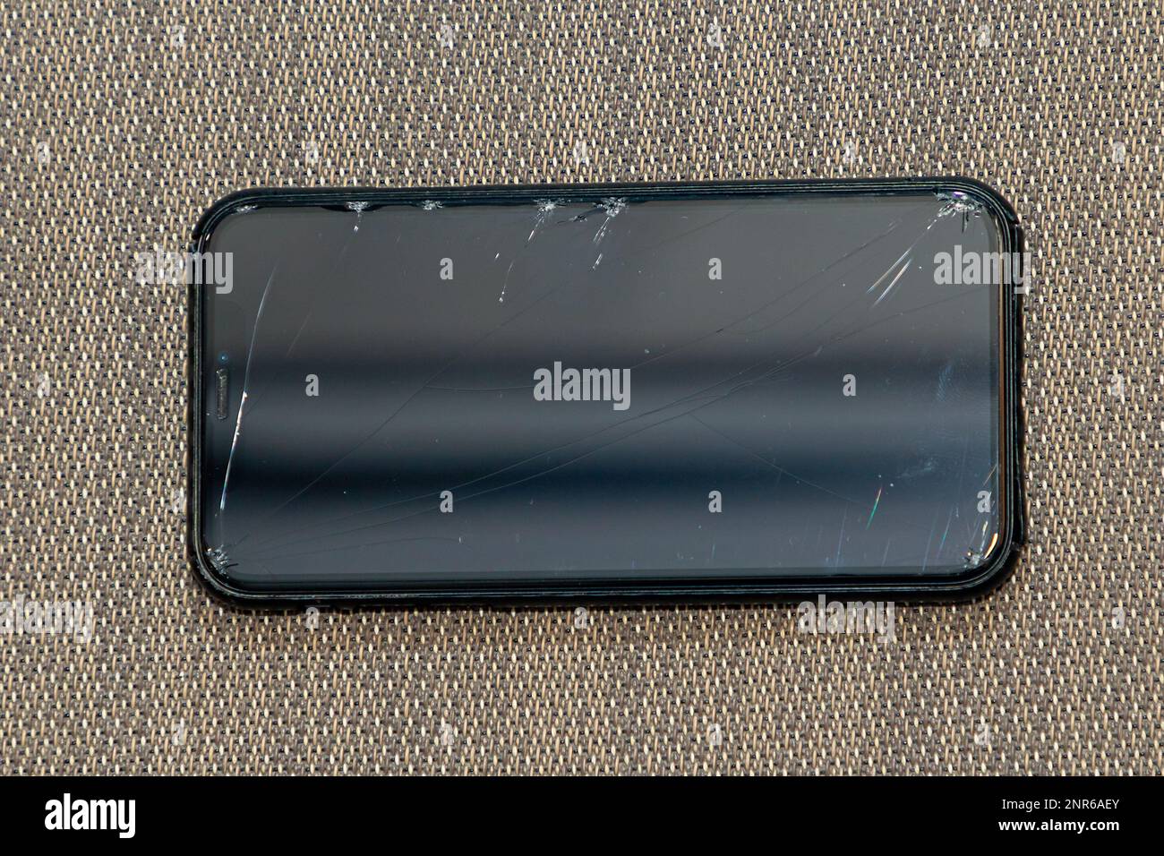 Cracks visible hi-res stock photography and images - Alamy