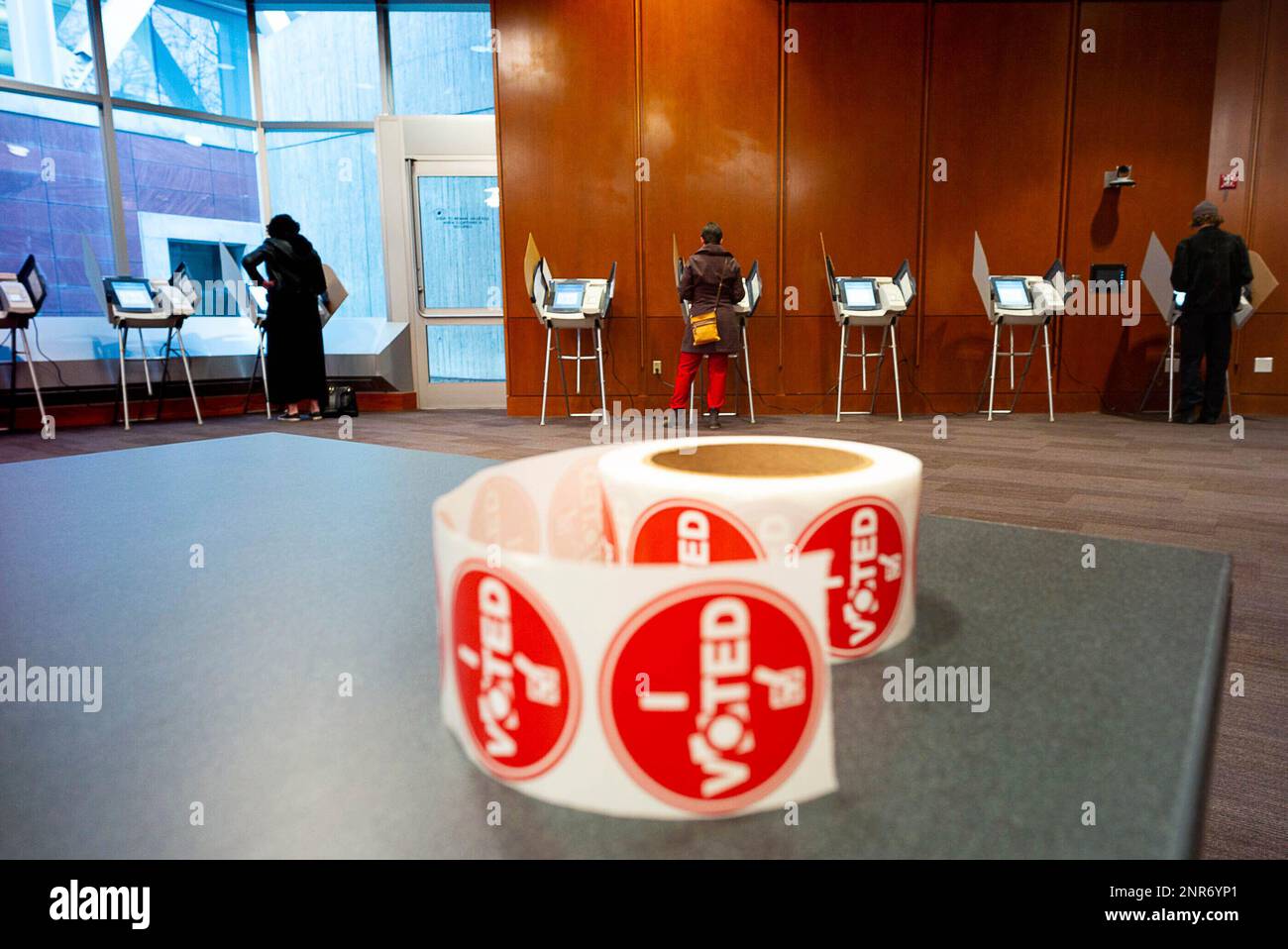 People vote at the University of Utah Marriott Library in Salt Lake ...