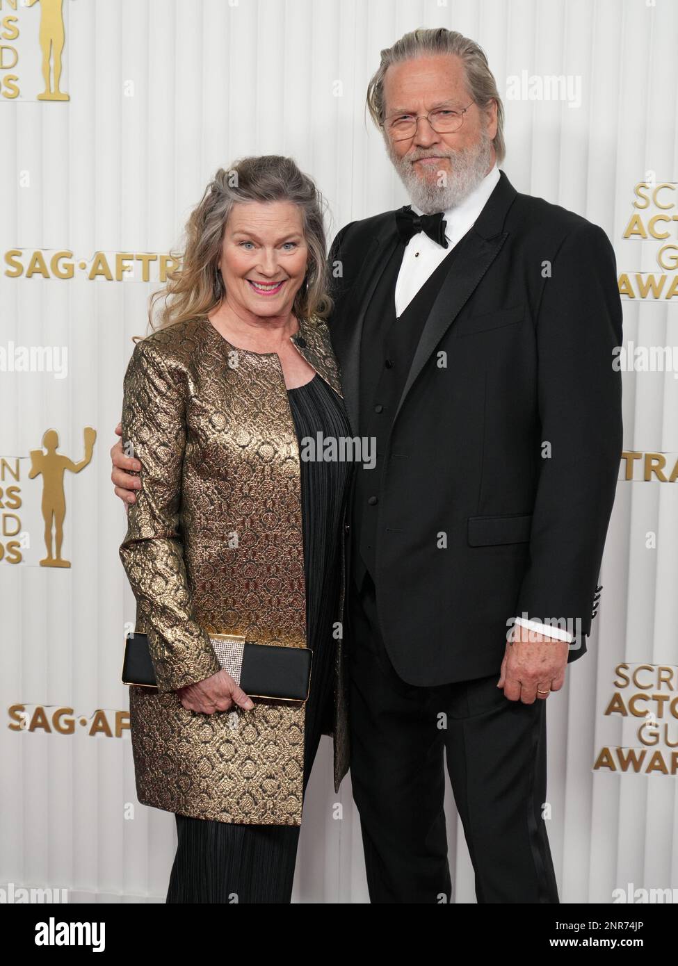 Los Angeles, USA. 26th Feb, 2023. Susan Geston and Jeff Bridges arrive ...
