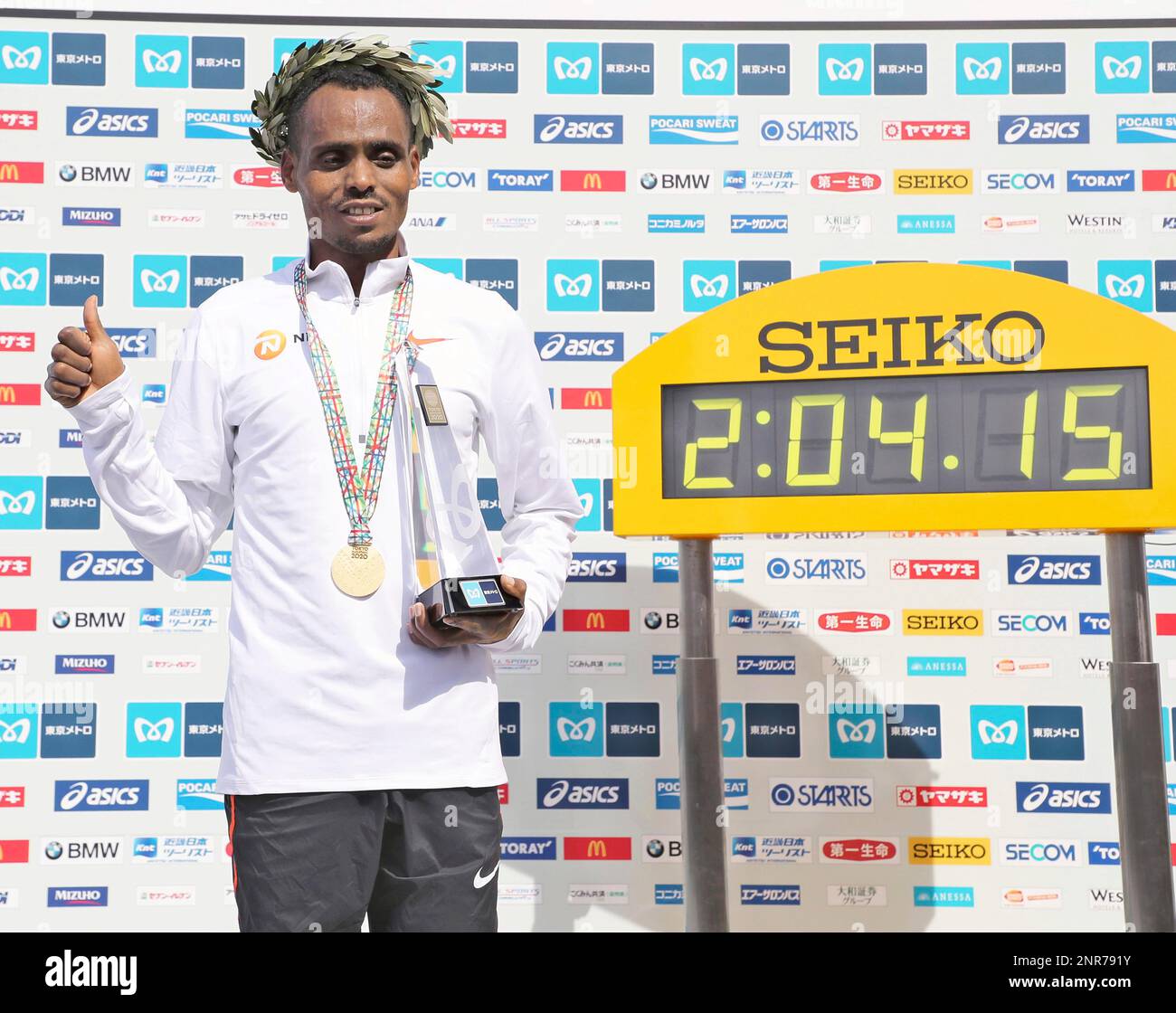 Birhanu LEGESE of Ethiopia poses for photo after winning the Tokyo ...