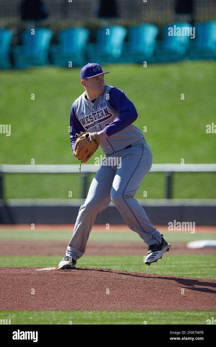 Western Carolina Catamounts starting pitcher Chase Walter (32) in ...