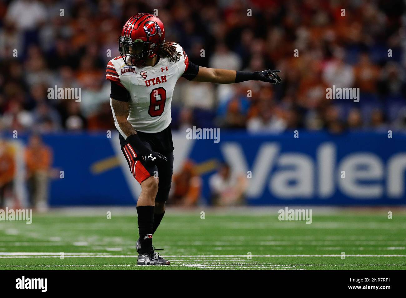 Utah wide receiver Derrick Vickers (8) lines up out wide during the ...
