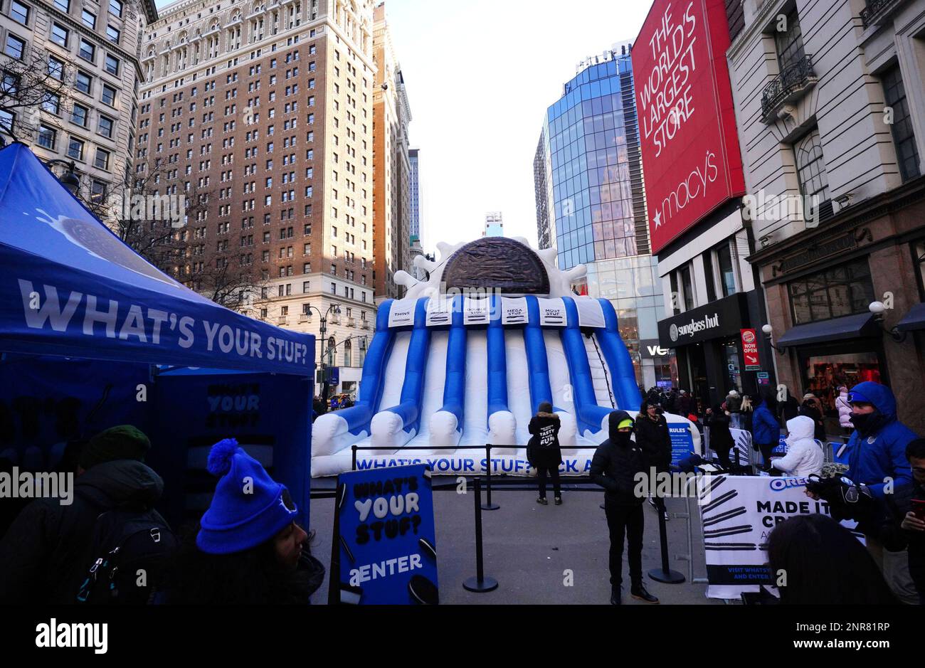 Photo by: zz/John Nacion/STAR MAX/IPx 2020 2/21/20 OREO Giant Slide in ...