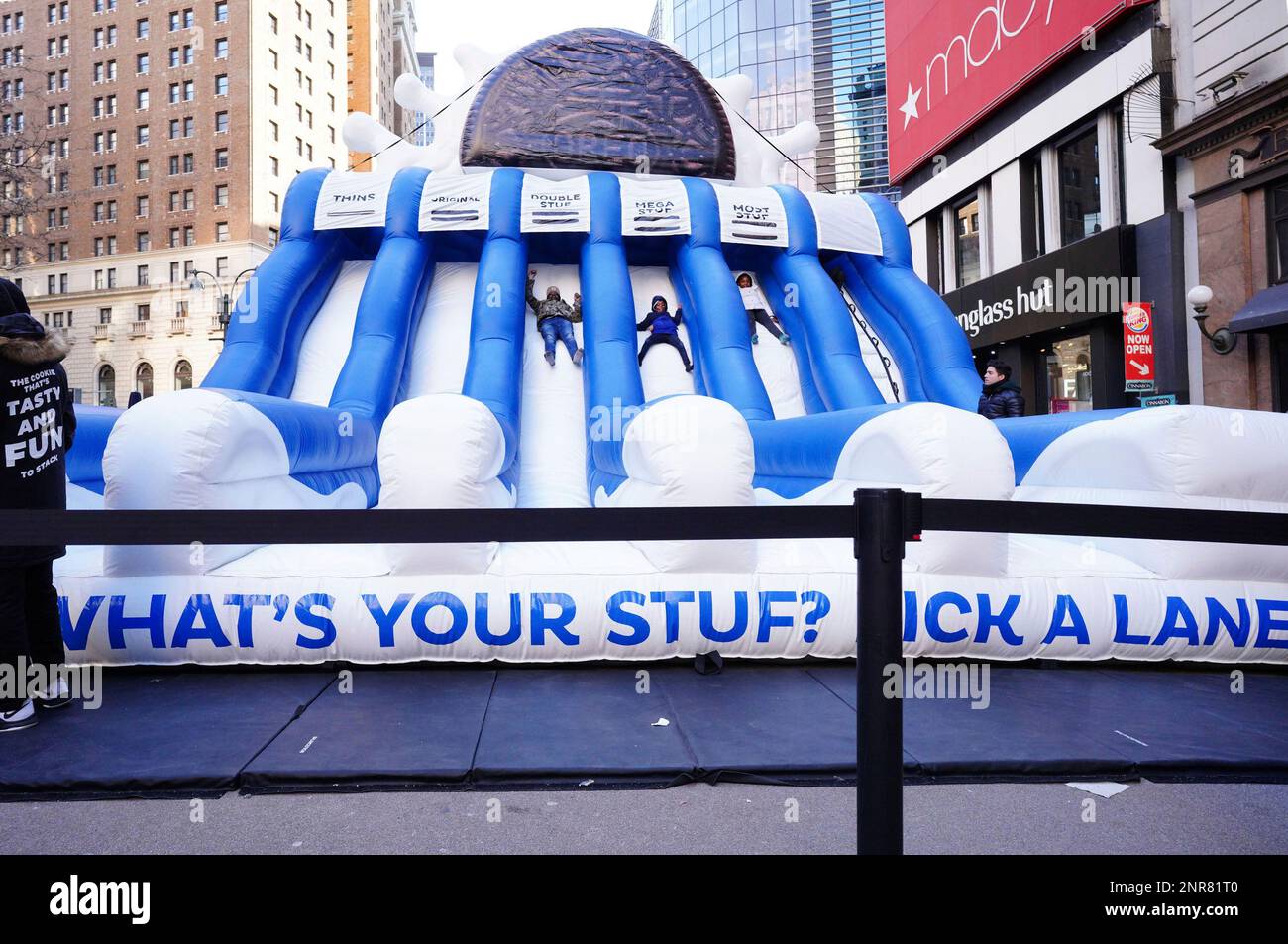 Photo by: zz/John Nacion/STAR MAX/IPx 2020 2/21/20 OREO Giant Slide in ...