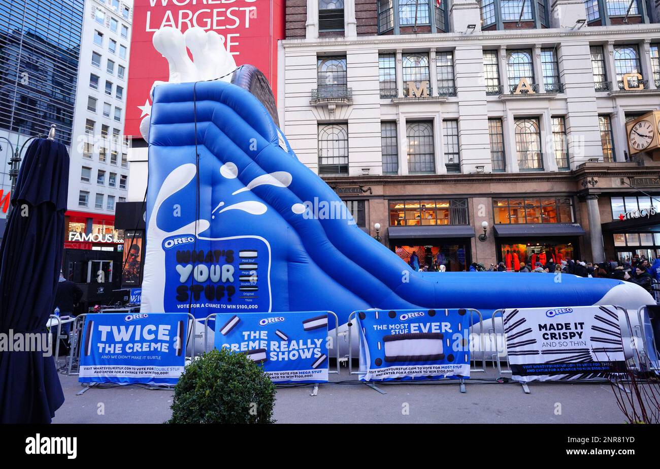 Photo by: zz/John Nacion/STAR MAX/IPx 2020 2/21/20 OREO Giant Slide in ...