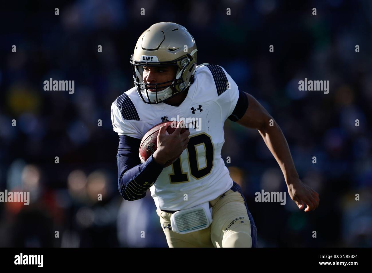 Navy quarterback Malcolm Perry (10) scrambles during an NCAA college ...
