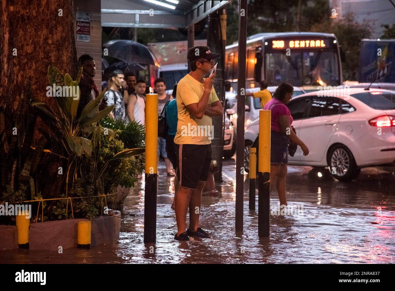 RJ - Rio de Janeiro - 02/05/2020 - Rain in Rio de Janeiro - People ...