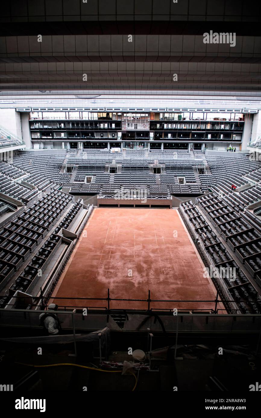 The construction work of the newly built roof of the Philippe Chatrier ...