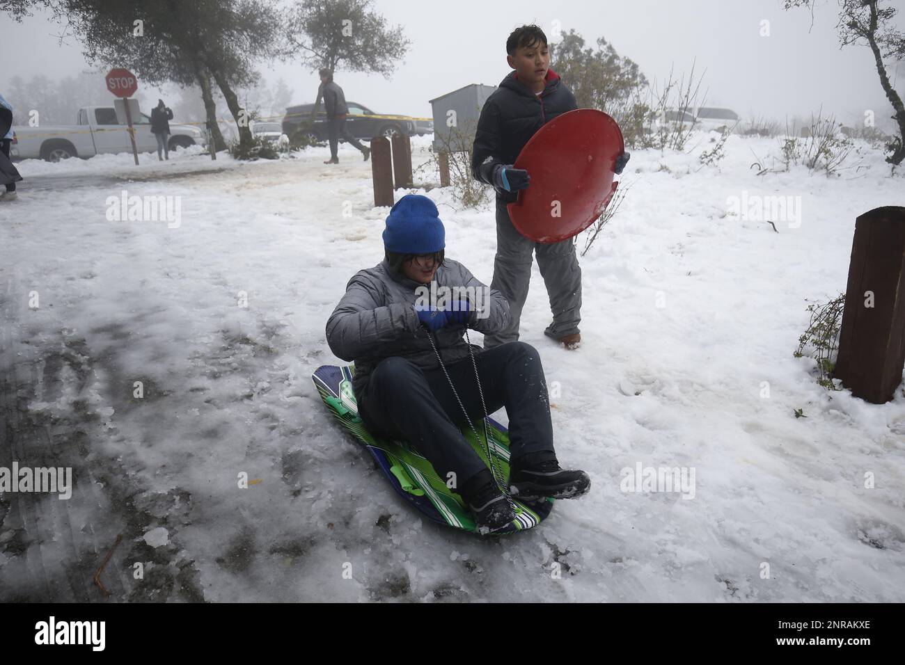 People have fun with snow at Mount Diablo State Park during the snow ...