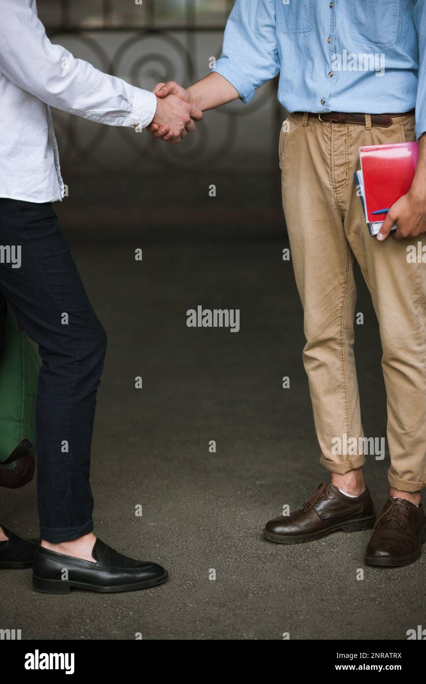Businessmen on meeting, closing deal handshake Stock Photo - Alamy