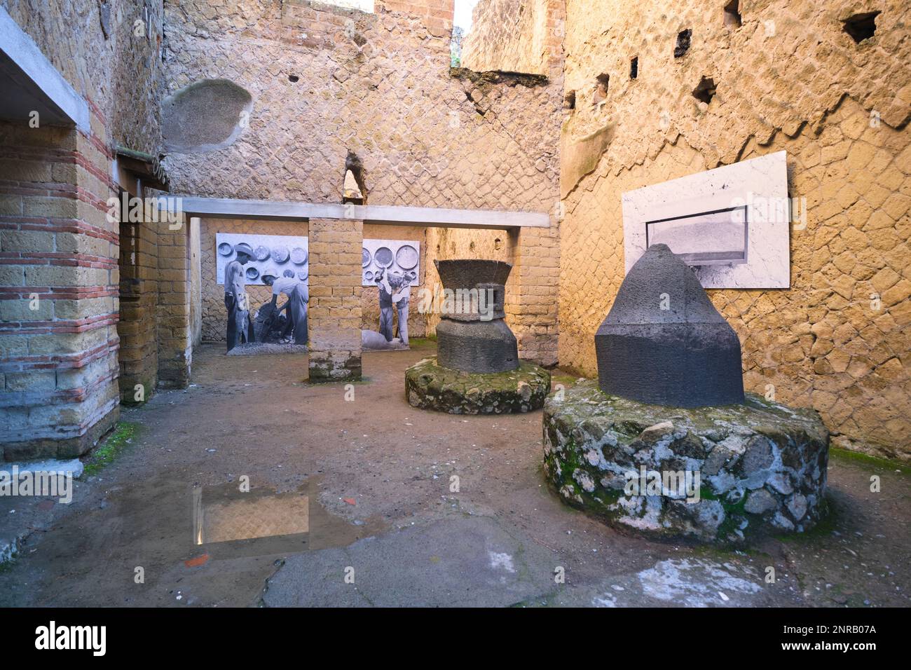 Grain mill italy hi-res stock photography and images - Alamy