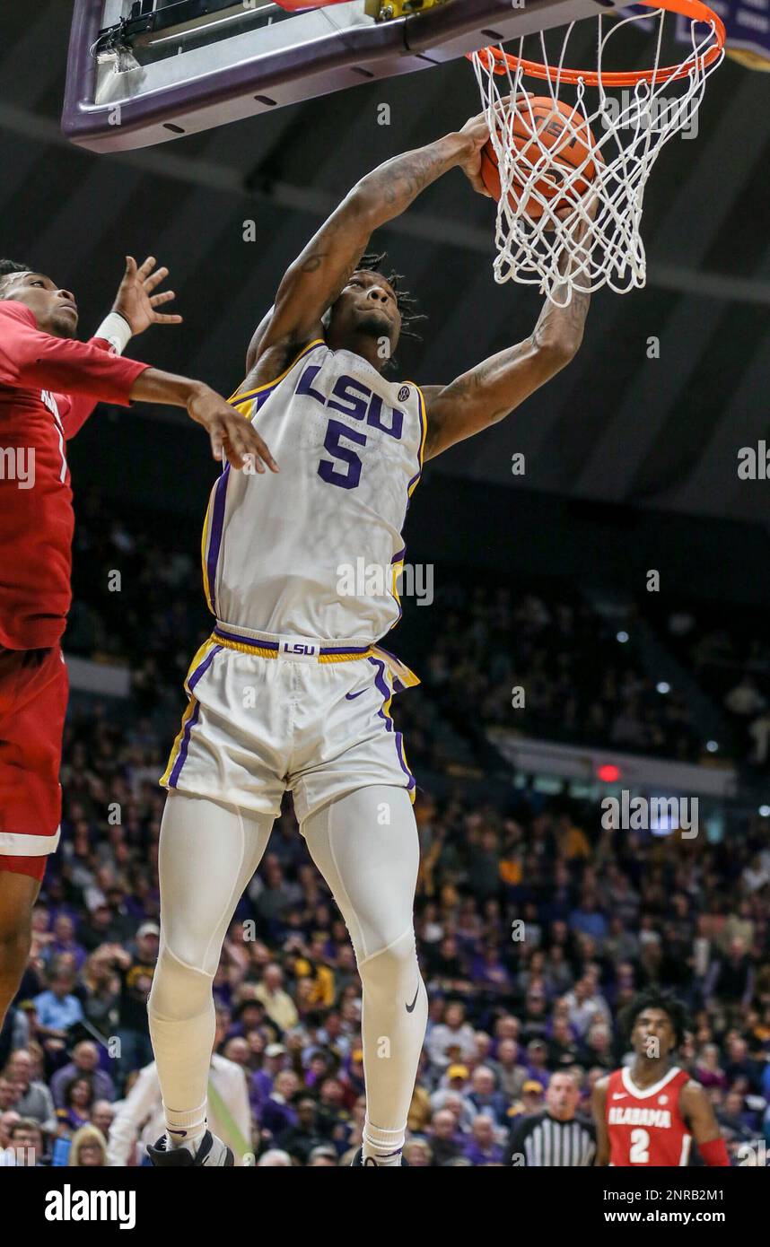 January 29, 2020: LSU's Emmitt Williams (5) goes for a dunk past ...