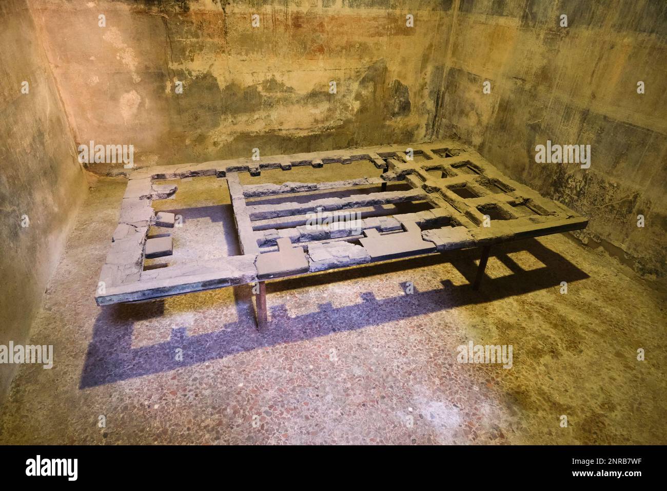 Frame partition hi-res stock photography and images - Alamy