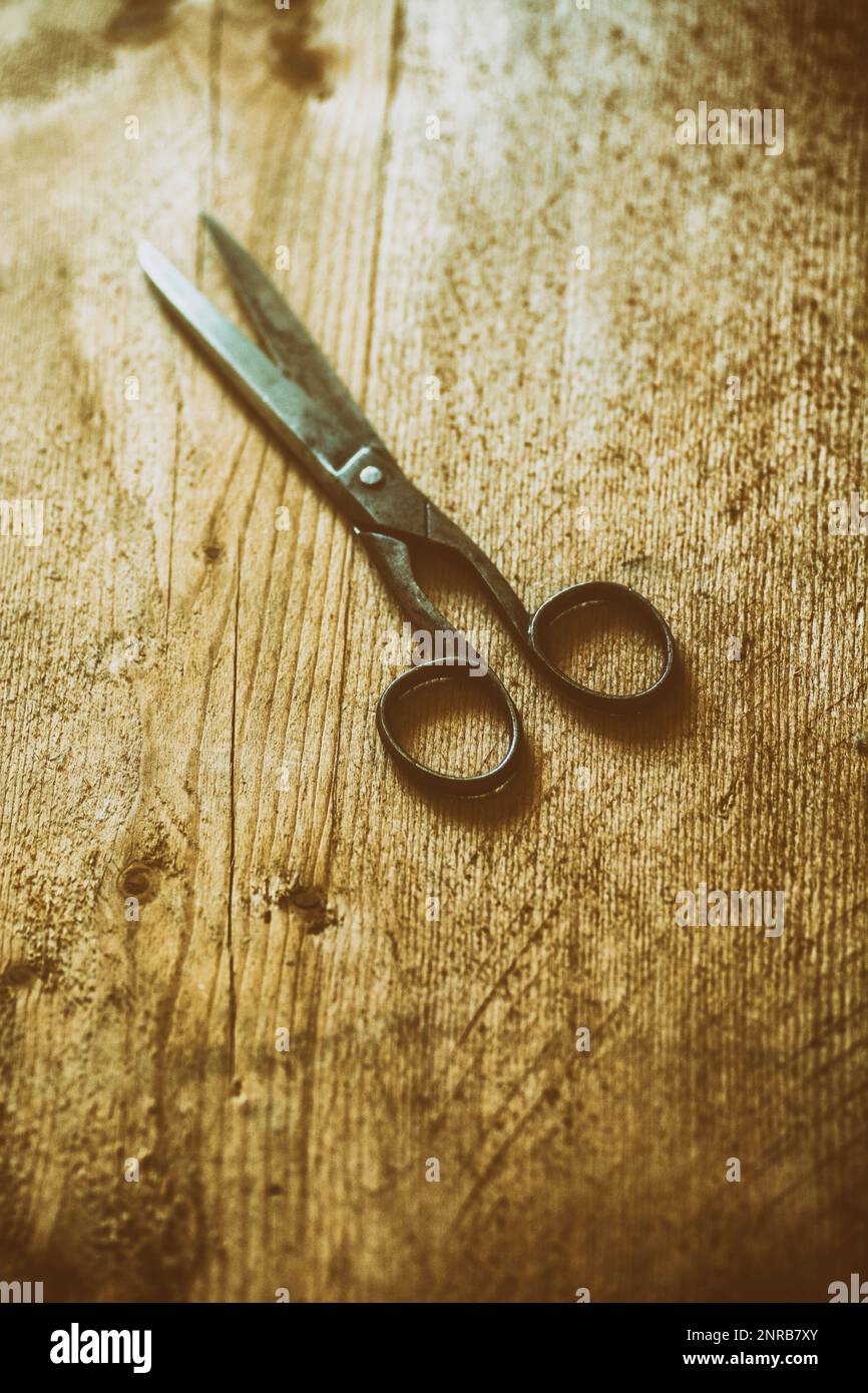 Old scissor hi-res stock photography and images - Alamy