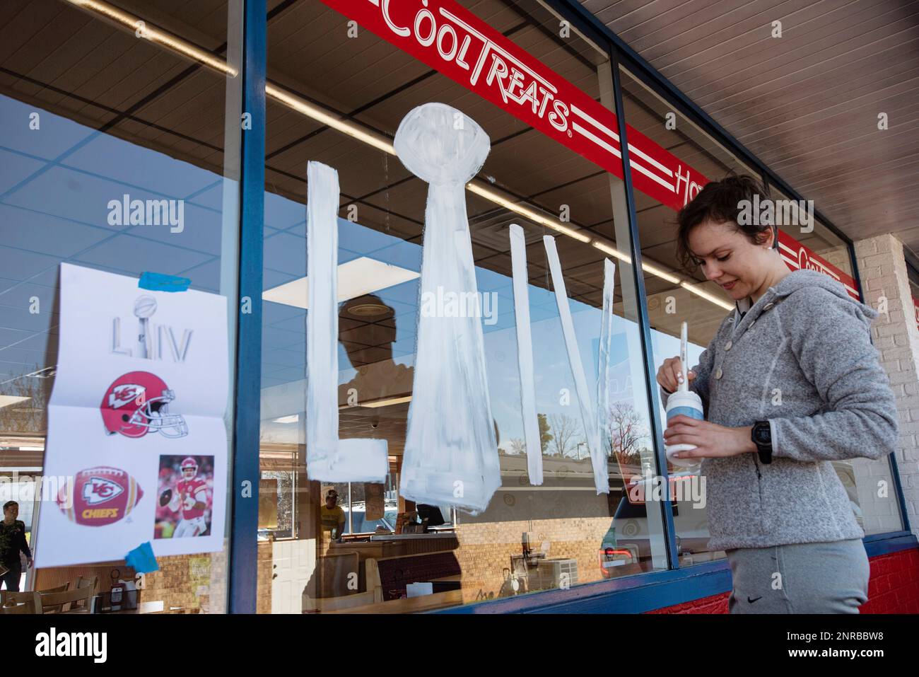 Artist Dace Kidd, of Tyler, Texas, paints a Super Bowl-themed design on ...