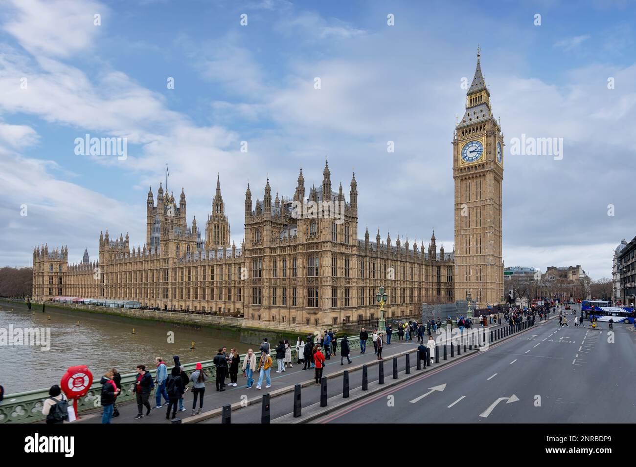 Beautiful early morning view of British Parliament House London UK ...
