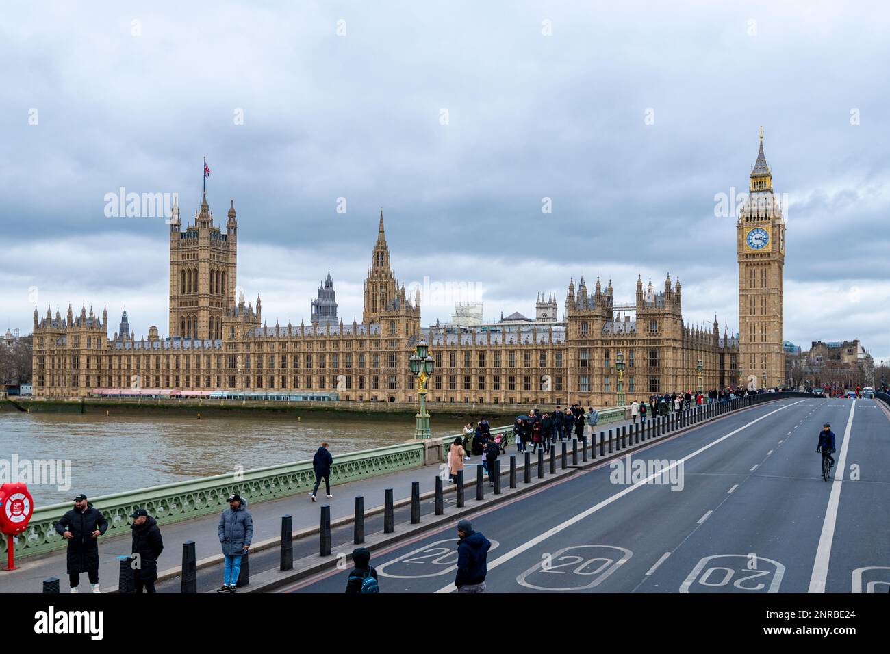 Beautiful early morning view of British Parliament House London UK ...