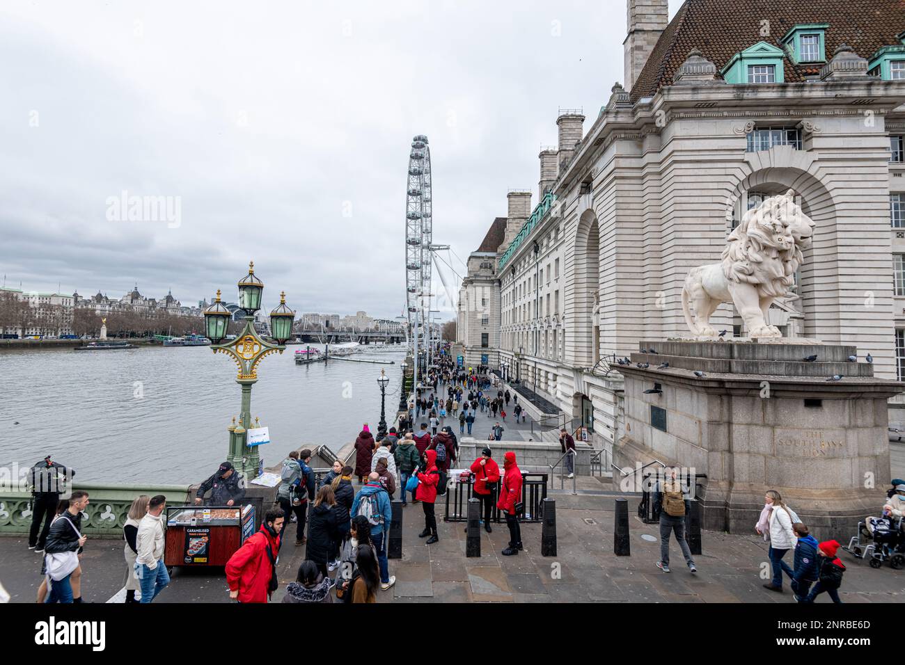 Parliament house road hi-res stock photography and images - Alamy
