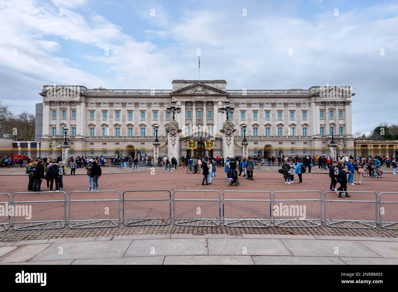 Buckingham palace morning hi-res stock photography and images - Alamy