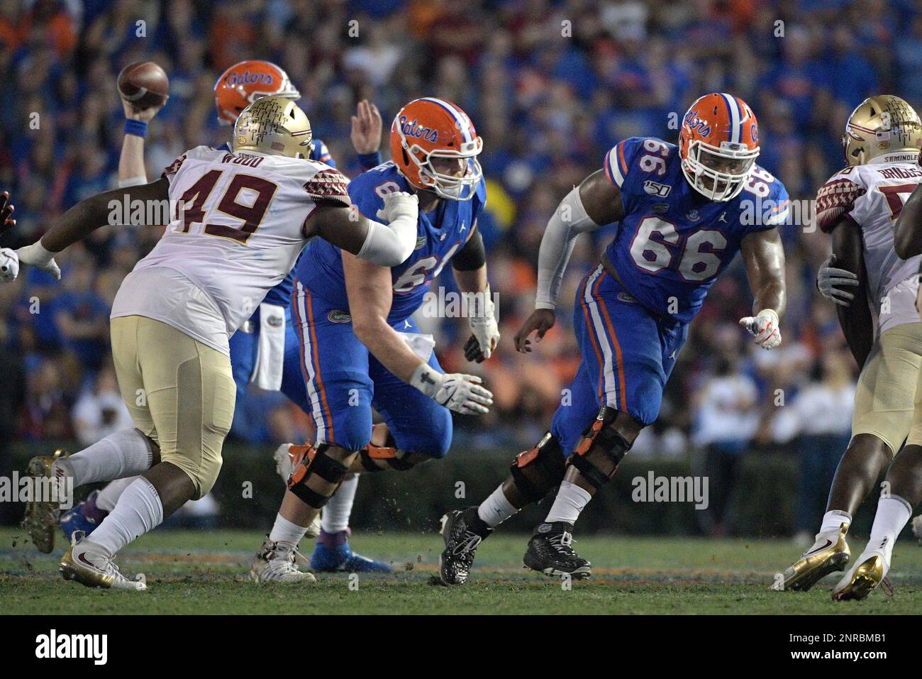 Florida offensive lineman Nick Buchanan (66) sets up to block during ...