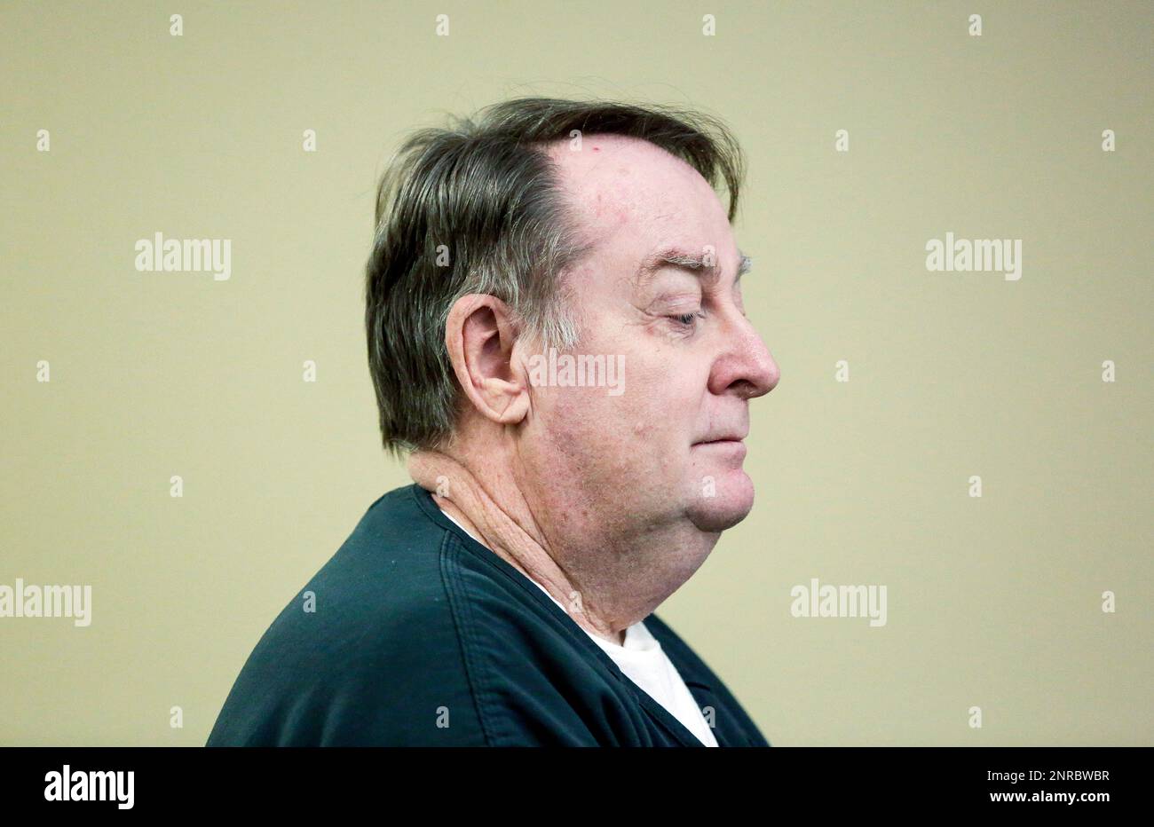 Jerry Burns enters the courtroom for a suppression hearing at the Linn ...