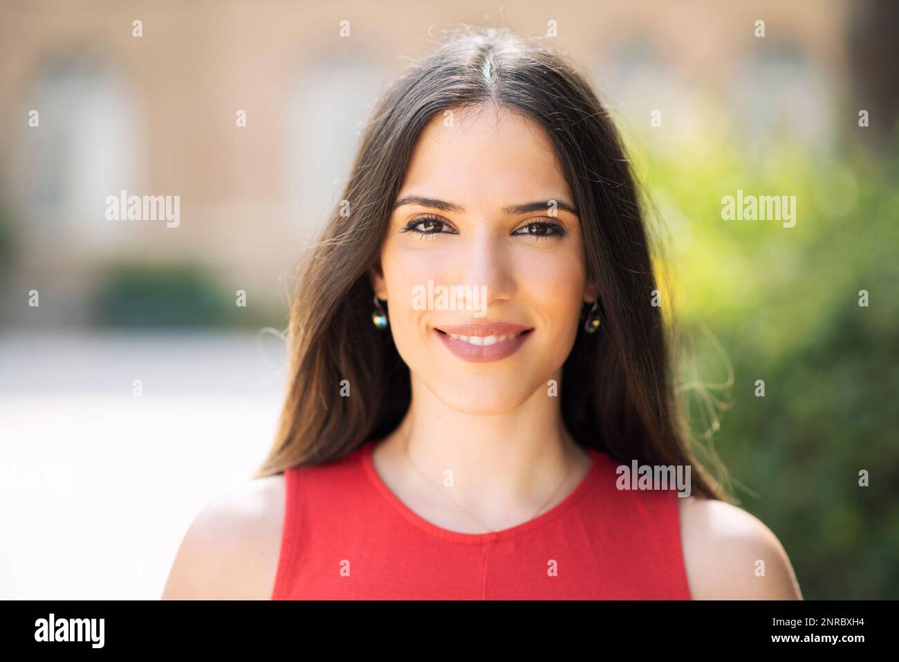 Beautiful venezuelan woman smiling hi-res stock photography and images ...