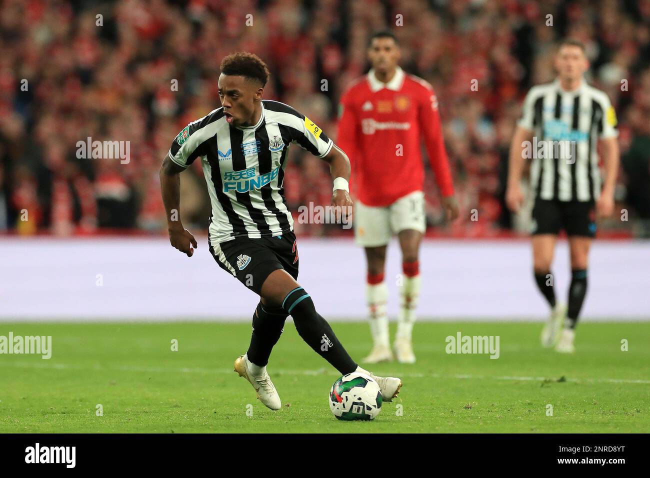 London, UK. 26th Feb, 2023. Joe Willock of Newcastle United dribbling ...