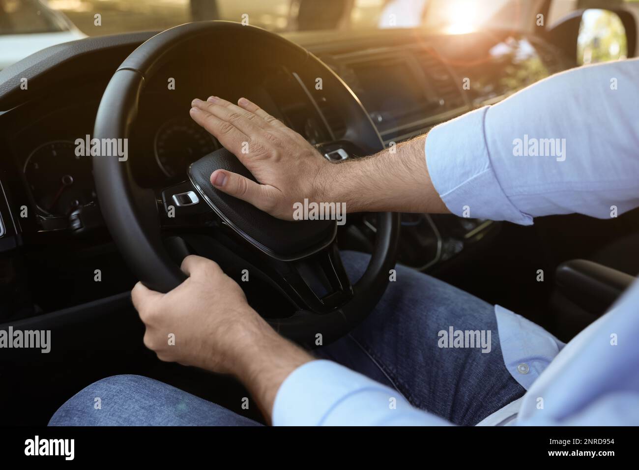Man honk car hi-res stock photography and images - Alamy