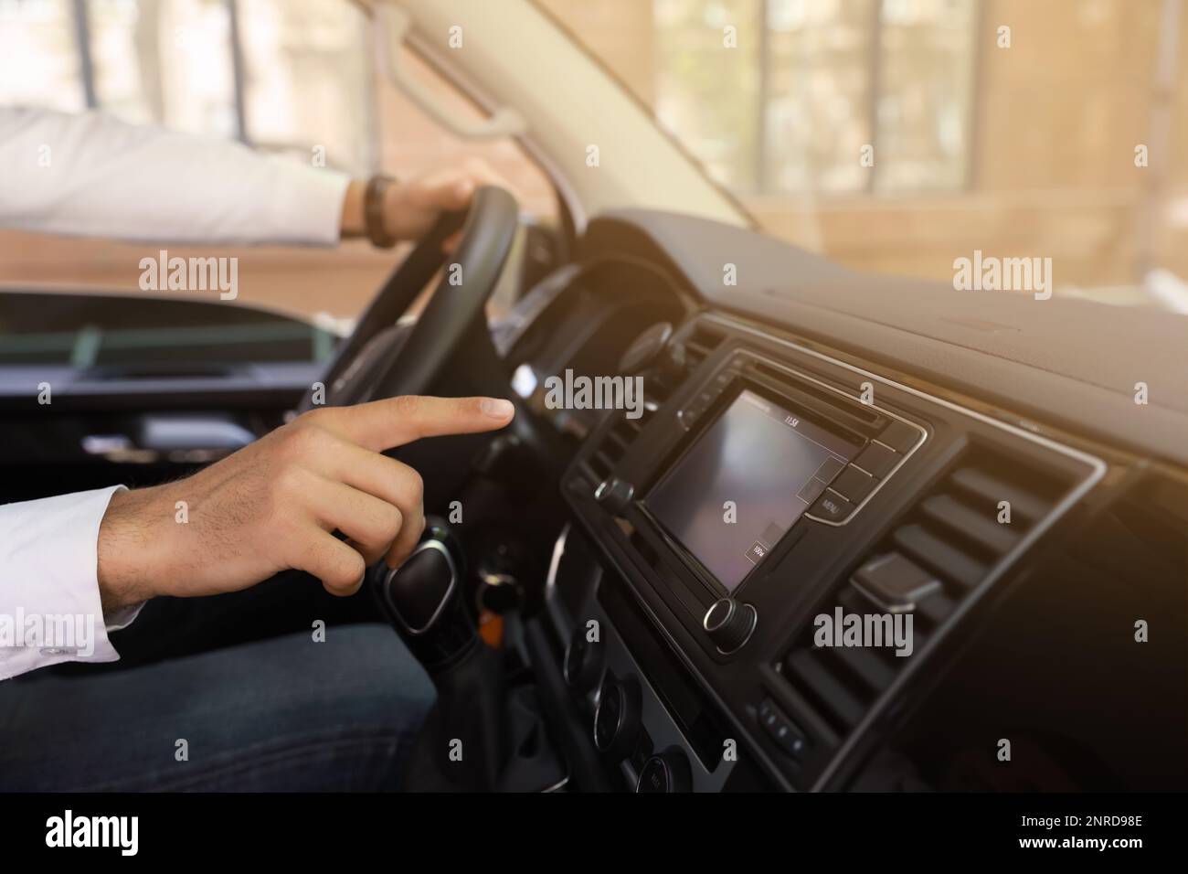Man lost driving road map hi-res stock photography and images - Alamy