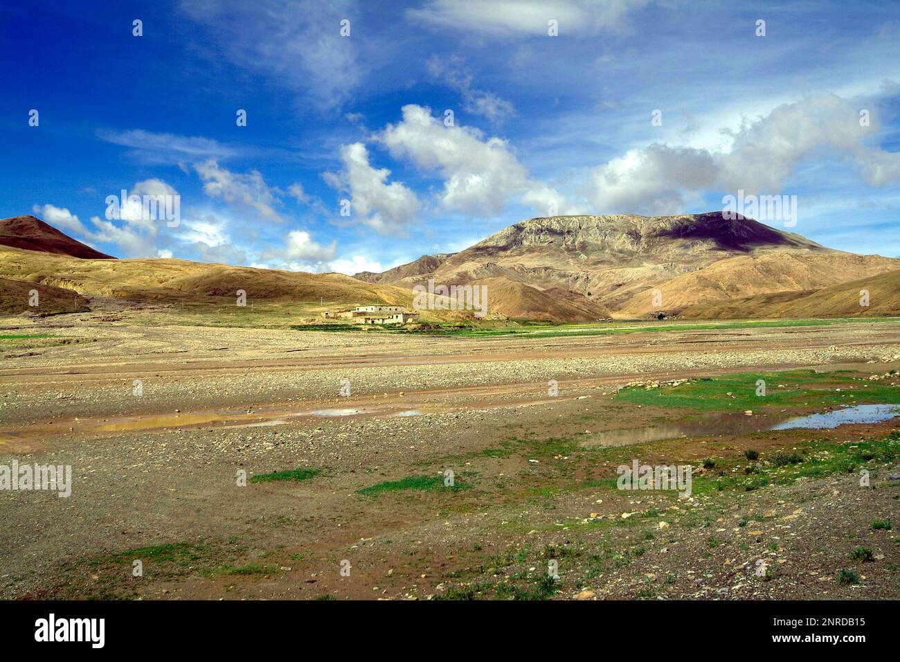 China, Tibet, landscape with small settlement in Tingri Plateau Stock ...