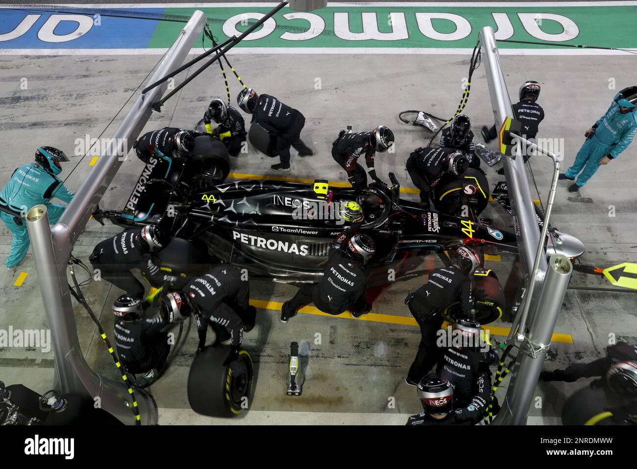 44 HAMILTON Lewis (gbr), Mercedes AMG F1 Team W14, action pitlane ...