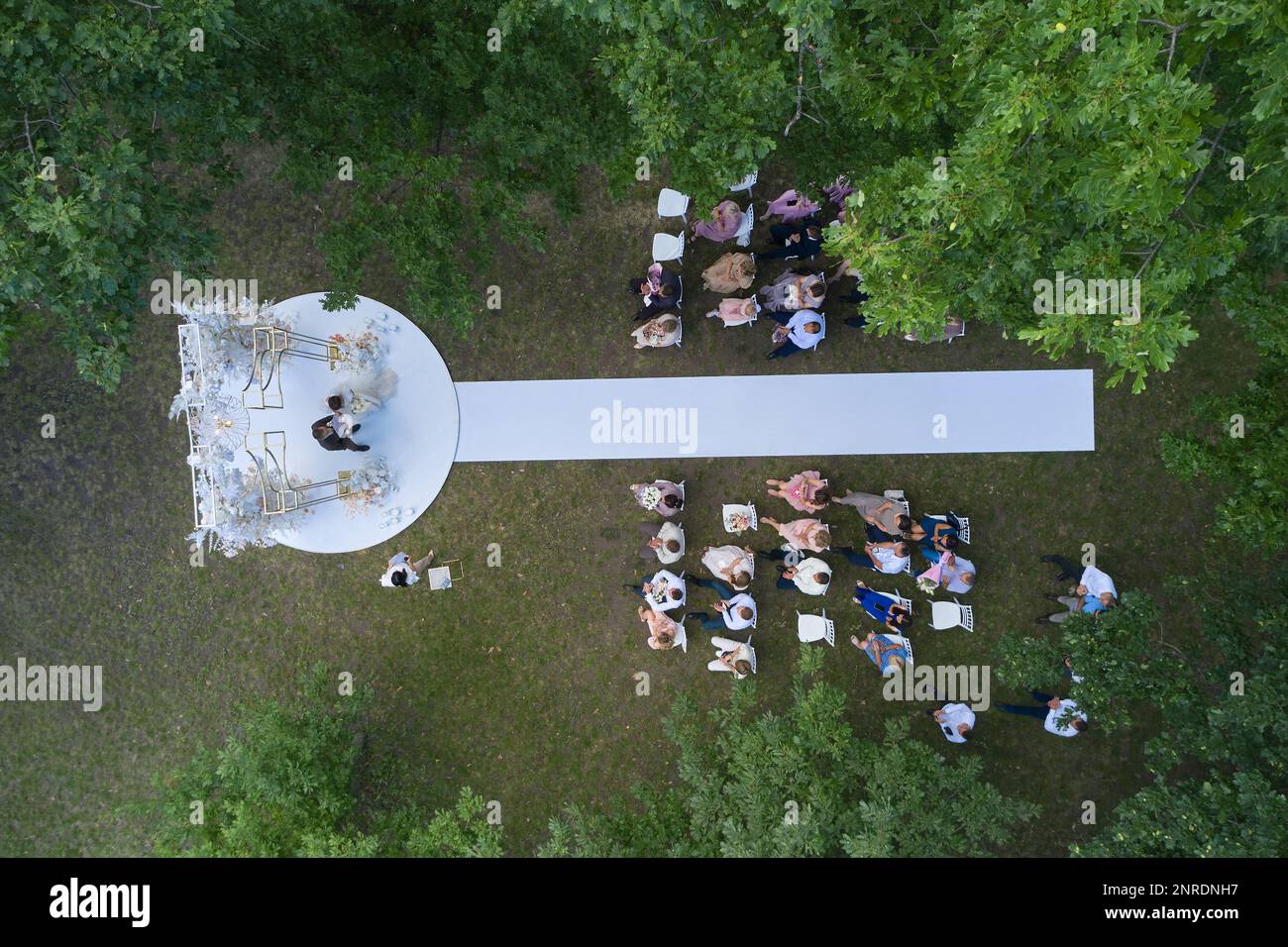 Aerial top view wedding arch hi-res stock photography and images - Alamy