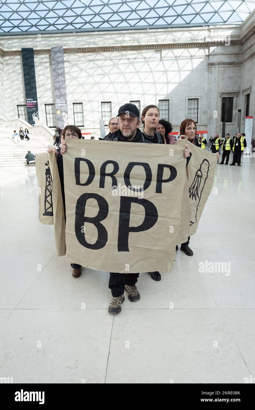 British museum bp protest hi-res stock photography and images - Alamy