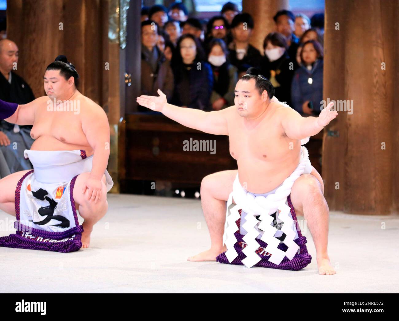 Kakuryu (R), yokozuna, the highest rank of the Japan Grand Sumo ...