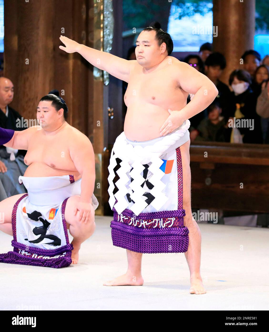 Kakuryu (R), yokozuna, the highest rank of the Japan Grand Sumo ...