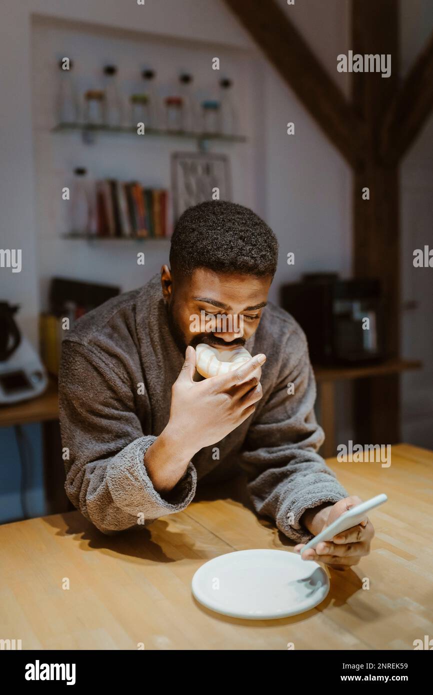 Man biting doughnut hi-res stock photography and images - Alamy