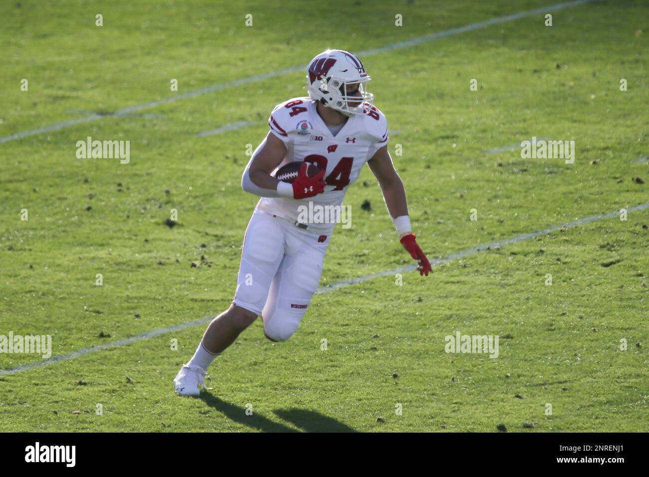 Wisconsin Badgers tight end Jake Ferguson (84) makes a catch against ...