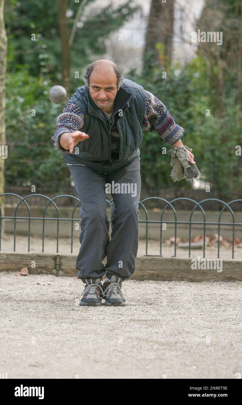 PETANQUE IN PARIS Stock Photo - Alamy