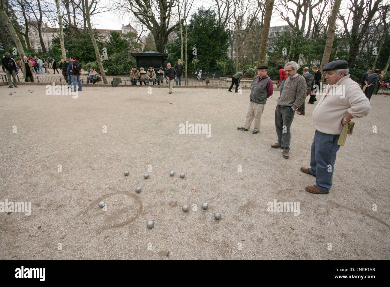 PETANQUE IN PARIS Stock Photo - Alamy