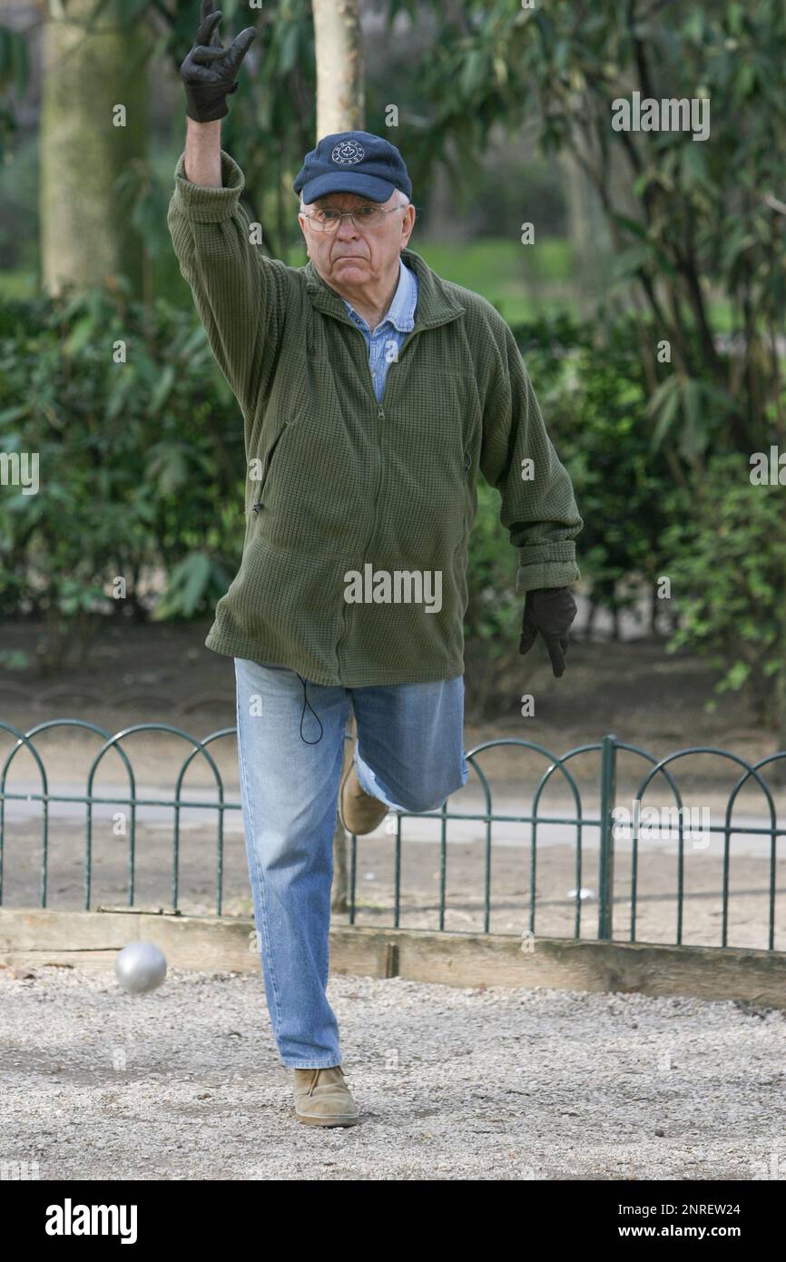 PETANQUE IN PARIS Stock Photo - Alamy