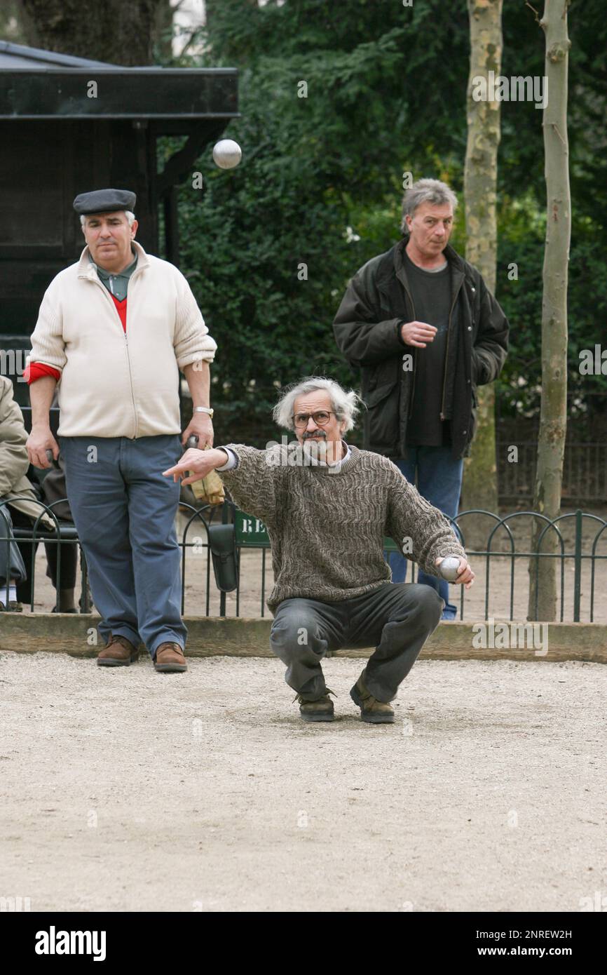 PETANQUE IN PARIS Stock Photo - Alamy
