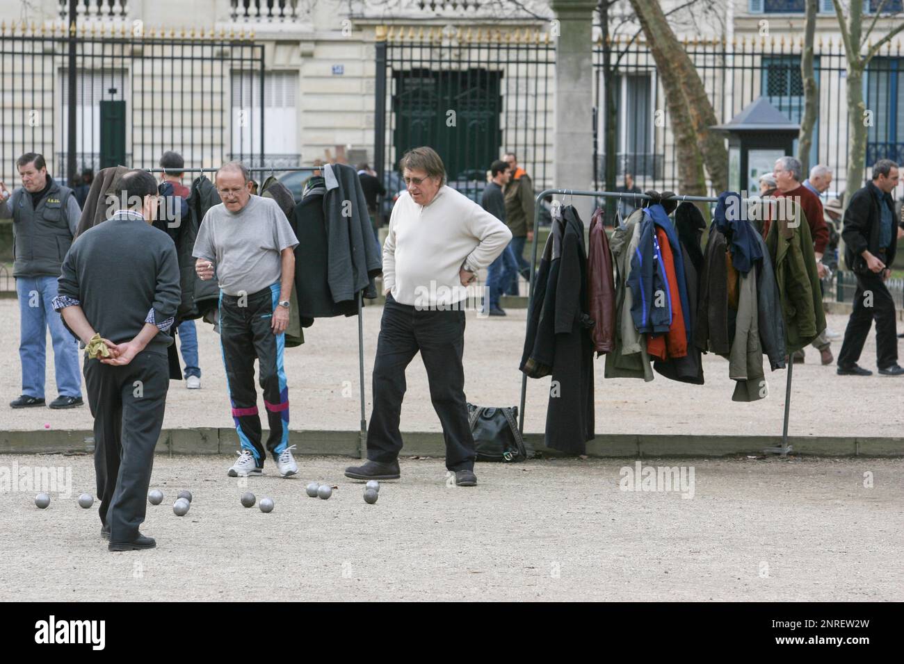 PETANQUE IN PARIS Stock Photo - Alamy