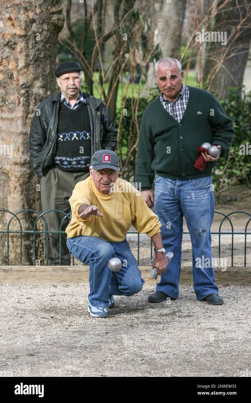 PETANQUE IN PARIS Stock Photo - Alamy