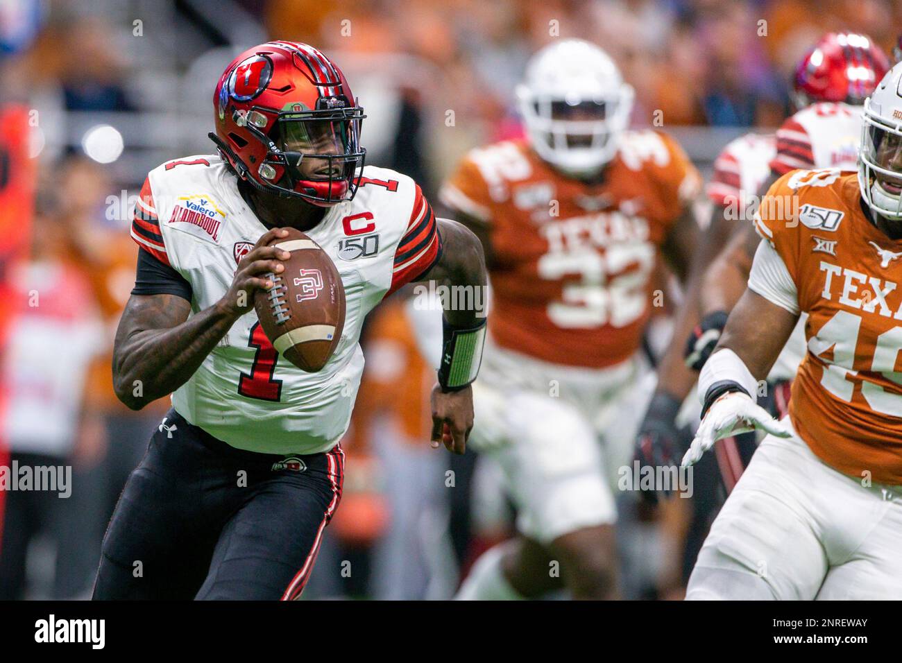 SAN ANTONIO, TX - DECEMBER 31: Utah Utes quarterback Tyler Huntley (1 ...