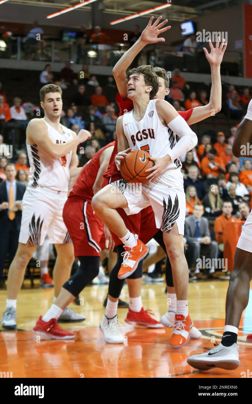 BOWLING GREEN, OH - DECEMBER 31: Bowling Green Falcons guard Dylan Frye ...