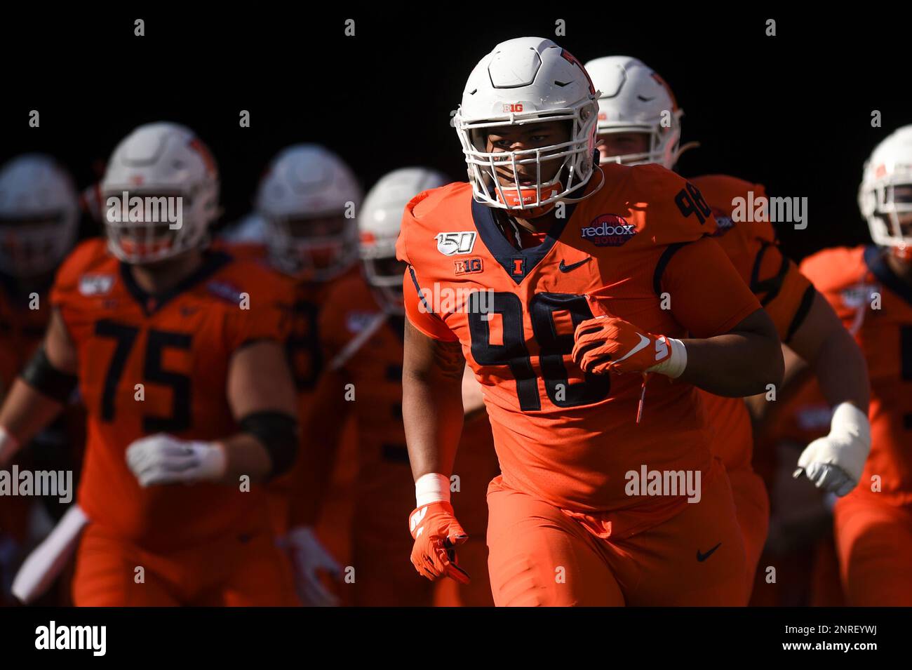 SANTA CLARA, CA - DECEMBER 30: Illinois Fighting Illini defensive ...