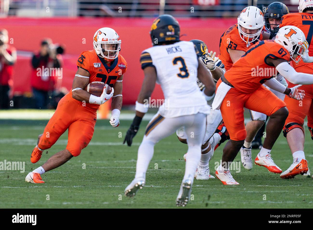 Illinois Fighting Illini running back Dre Brown (25) runs with the ...
