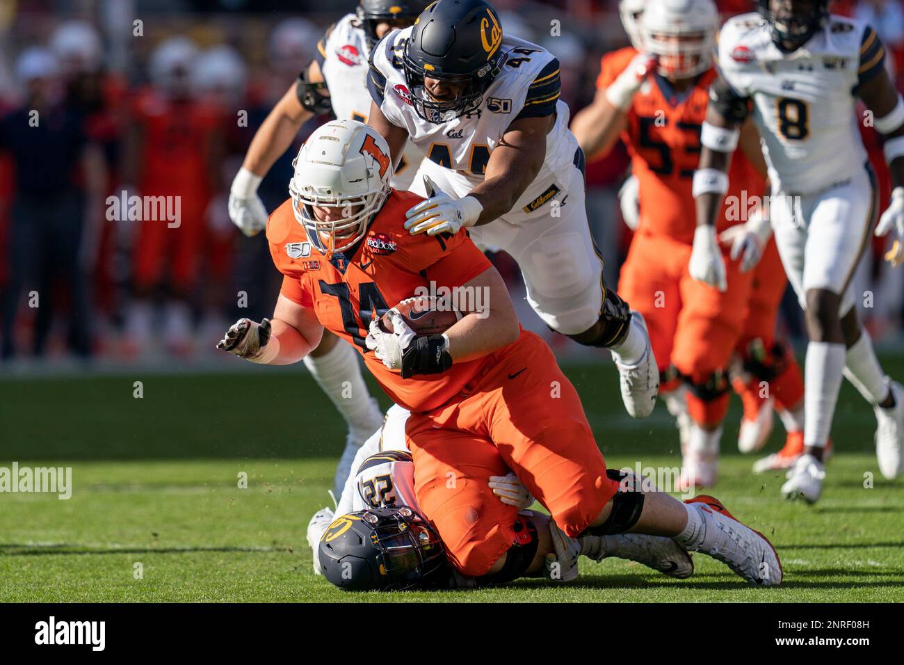 Illinois Fighting Illini offensive lineman Richie Petitbon (74) is ...