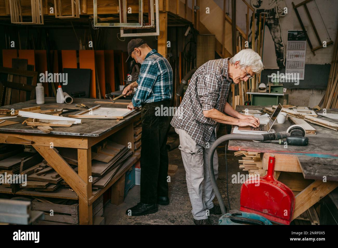 Craftsmen using hi-res stock photography and images - Alamy