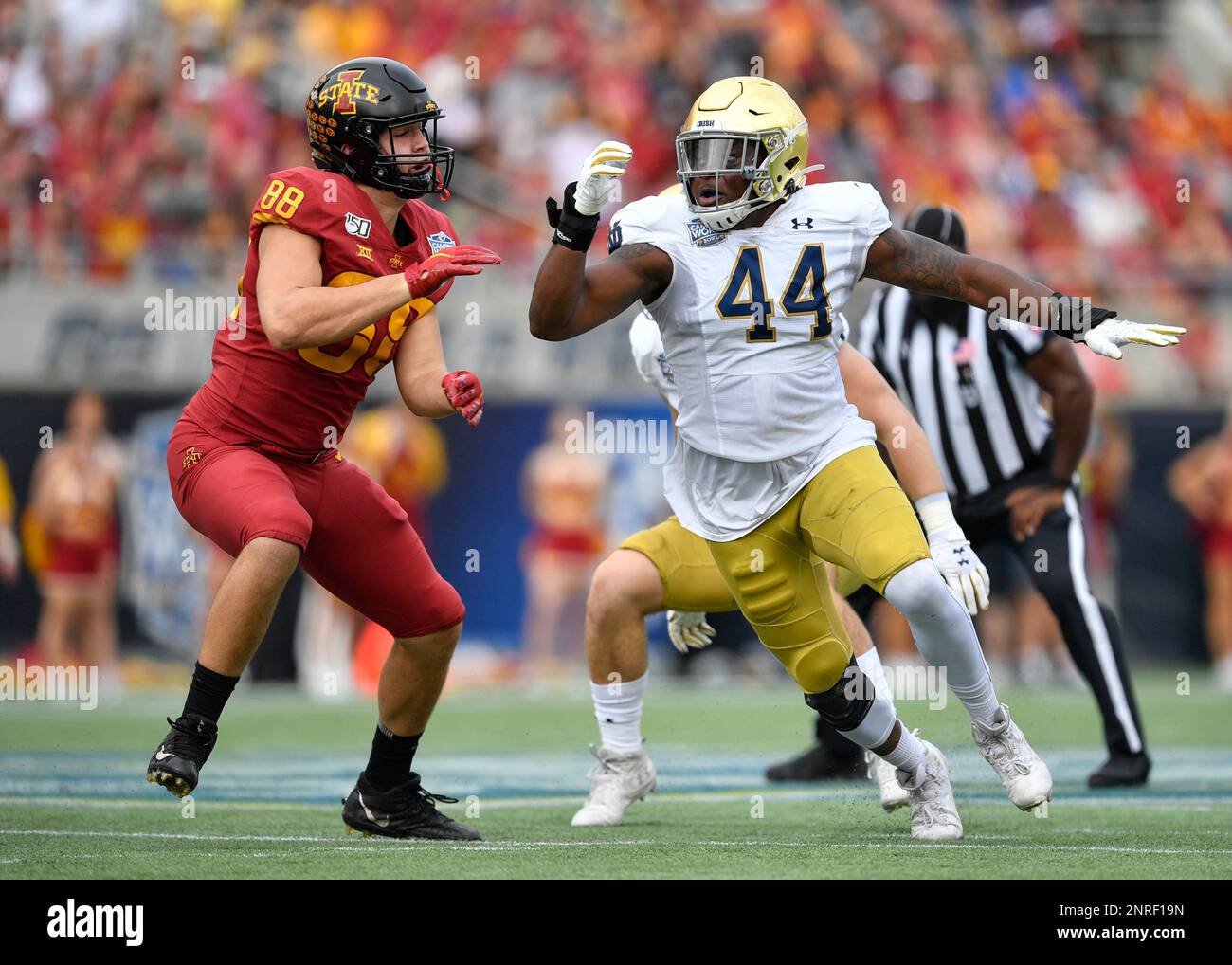ORLANDO, FL - DECEMBER 28: Notre Dame Fighting Irish defensive lineman ...